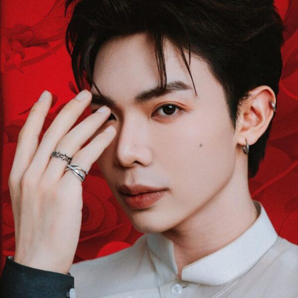 CA SĨ ERIK - SHOWBIZVIETNAM.VN